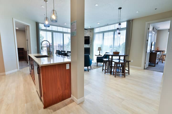 Lakeview- Luxurious 2bdr/2.5 Bath/den Suite - Bear Lake