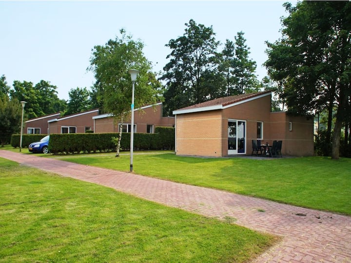 Chalet Près Du Canal Prinses Margriet - Frisia