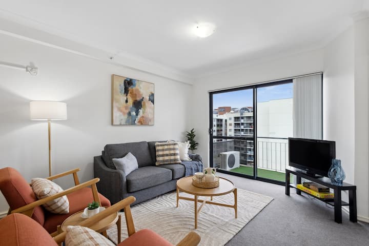 Cozy City Apartment With Stunning View & Amenities - Bassendean