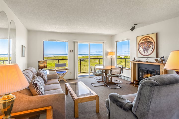 Waterfront Condo Right On The Pacific Ocean - Moclips, WA