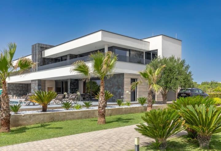 Sika, Luxurious Villa With Pool, Sea View And - Vir