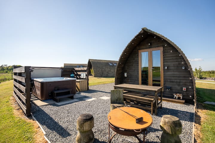 Cosy Modern Glamping Cabin With Hot Tub - Scotland