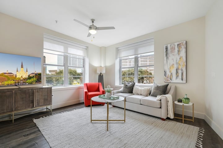 Elegant Condo Near French Quarter - New Orleans, LA