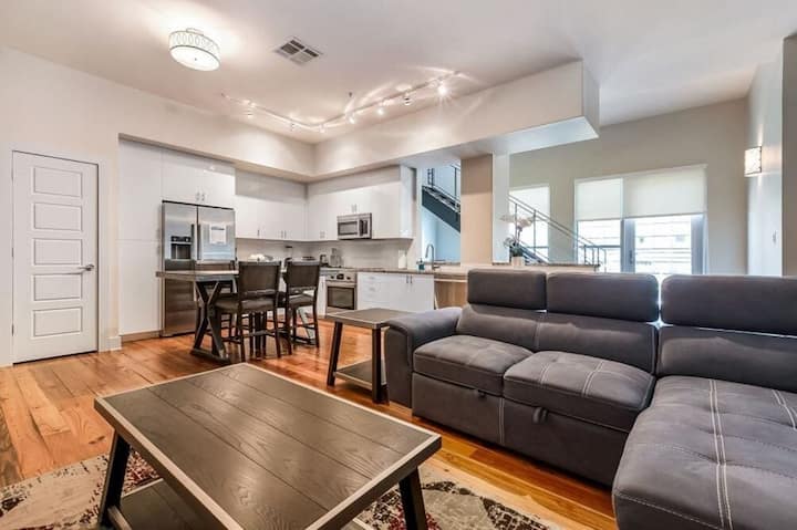 Original Penthouse With Rooftop Terrace - New Orleans, LA