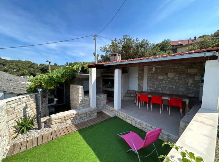 Family House Aldo - 4 Bedrooms - Maslinica