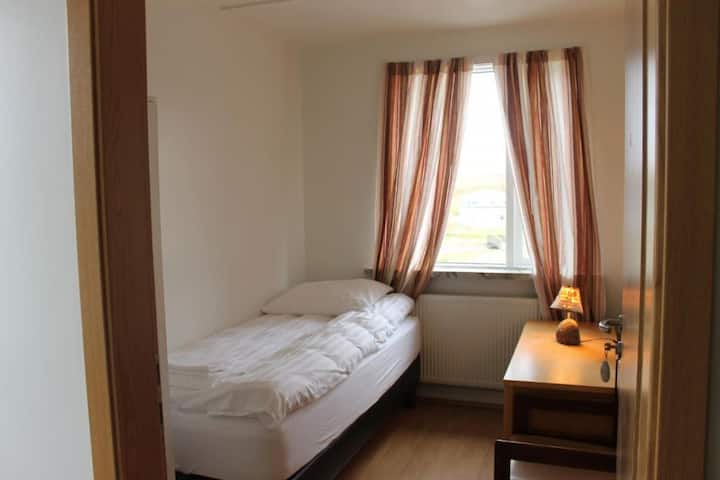 The Nest - Single Room With Shared Bathroom - Islandia