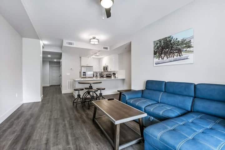 Modern Condo Near Bourbon Street Jazz Clubs - New Orleans, LA