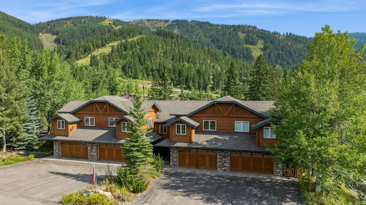 Silvertip Ski Haus - Ski-in Ski-out Townhome. - Whitefish, MT