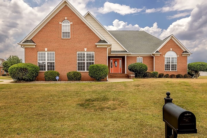 The Spacious Murray Retreat - Fayetteville, NC