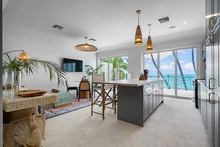 *Car Included*beautiful Oceanview 2-bedroom Suite - The Bahamas