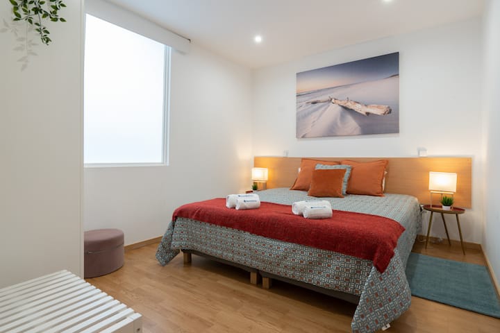 Hostwise - Classic Cozy Flat W/ Prime Location - Porto, Portugal