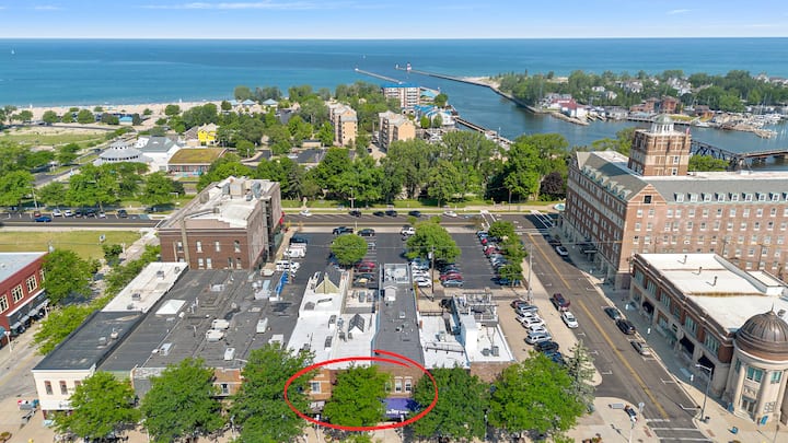 Fab Downtown Loft Nr Beach, Park, Arboretum, More! - Silver Beach, MI
