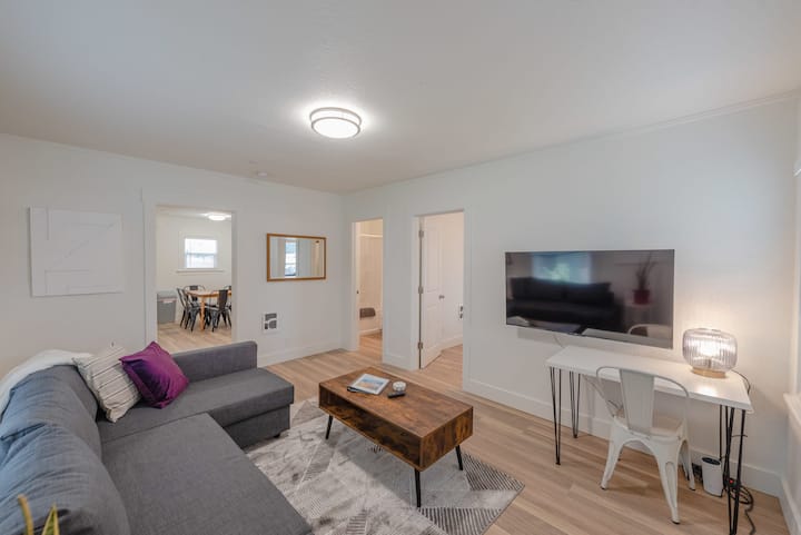 #Stayinmydistrict Coos Bay Primrose Cottage - Coos Bay