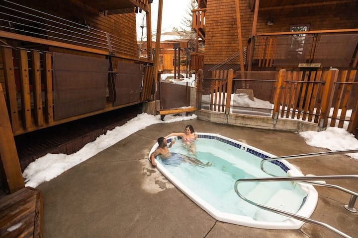 Two Queen Beds, Gravity Haus, Skiing Fun - 2 Units - Truckee, CA