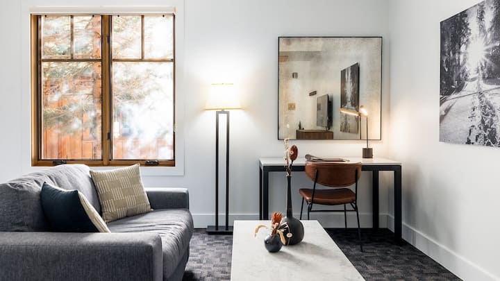 Serene Alpine Room Near Hiking, Trails & Ski Lifts - Truckee, CA