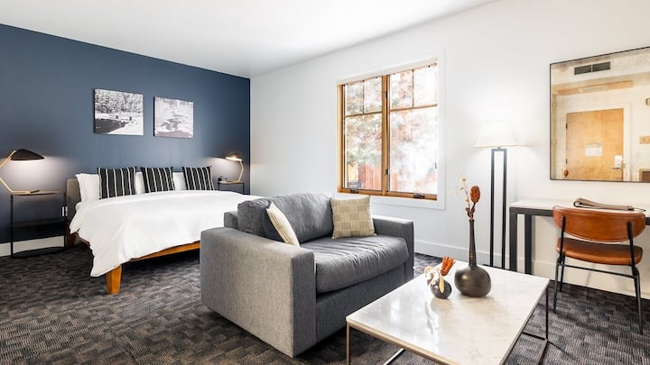 King + Twin Sleeper, Gravity Haus, Sauna & Hot Tub - Truckee, CA