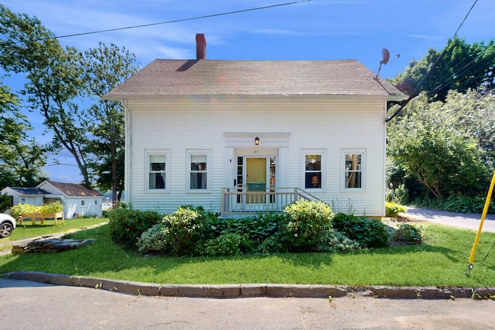 4br Charming Cape-style House With Panoramic View - Bath, ME