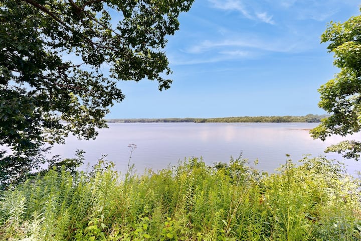 2br Cozy Cottage With A Deck And Ocean Views - Crescent Beach, Owls Head