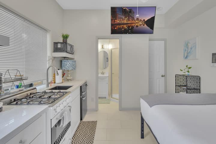 Suite For 2 With Kitchen ~ Steps From The Shore - 歐申賽德