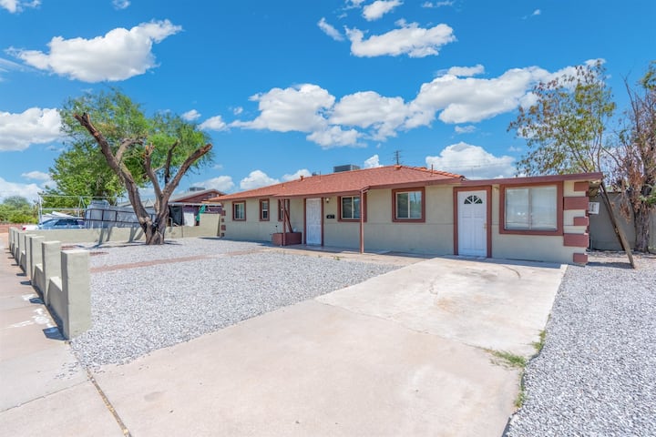 Minutes From Downtown | Phoenix Lightrail | 3 Br H - Downtown Phoenix - Phoenix