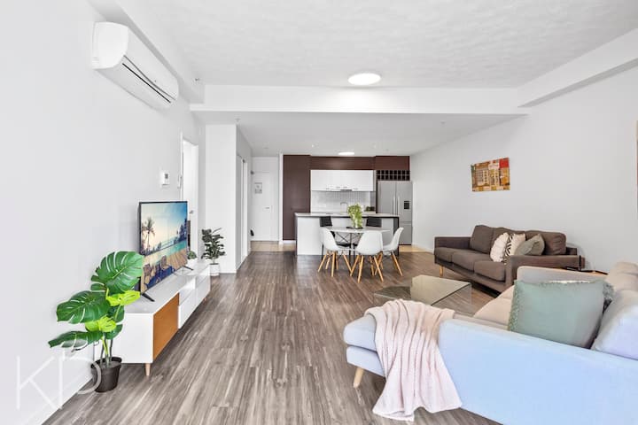 River & Hinterland Views From Wings Resort - Surfers Paradise