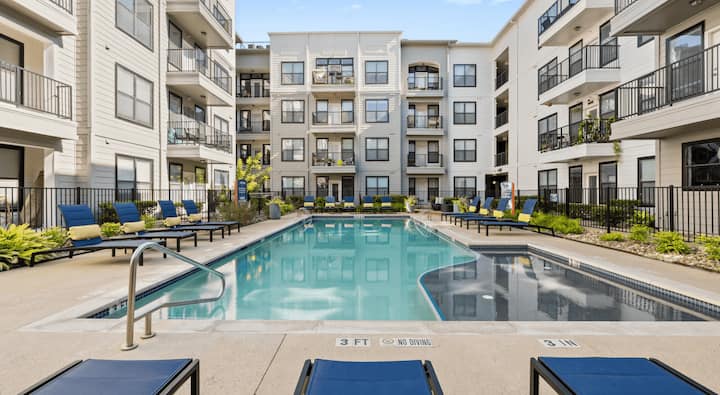 Chic 1br Retreat | Walk To Soco, Pool & Wi-fi - South Lamar Boulevard – Austin