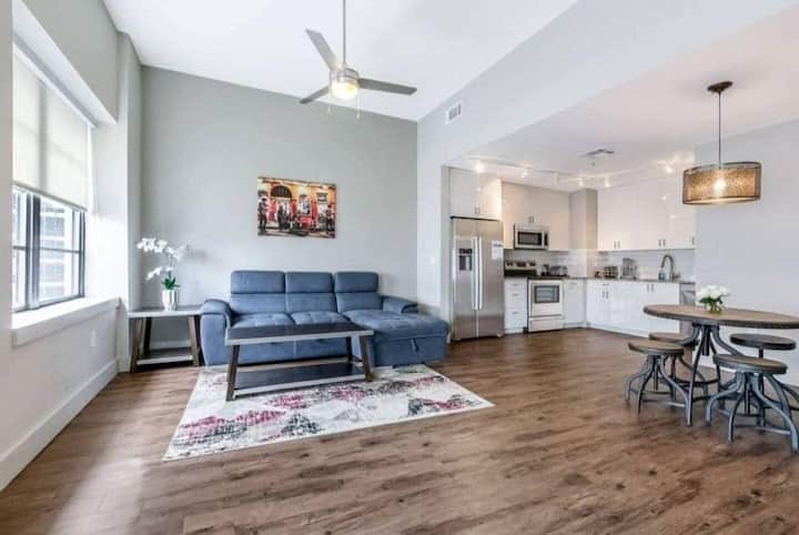 Stylish Condo In The Heart Of Downtown New Orleans - New Orleans, LA