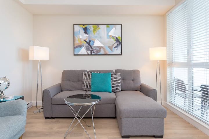 Calming Downtown Executive Suite - Victoria