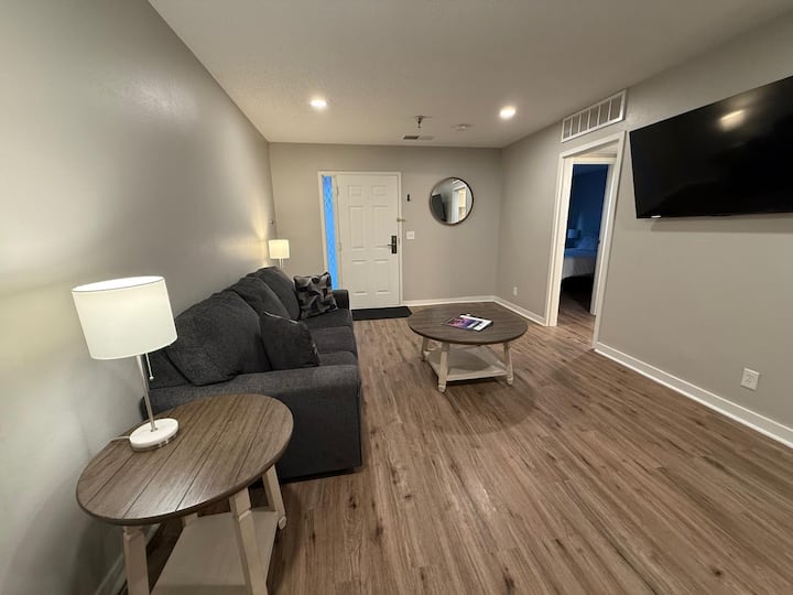 Aksarben 2 Bedroom-close To I80 - Omaha, NE