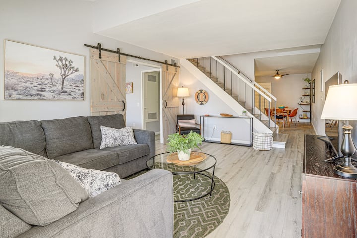 Pool Access & Mtn Views: Palm Springs Retreat! - Palm Springs, CA