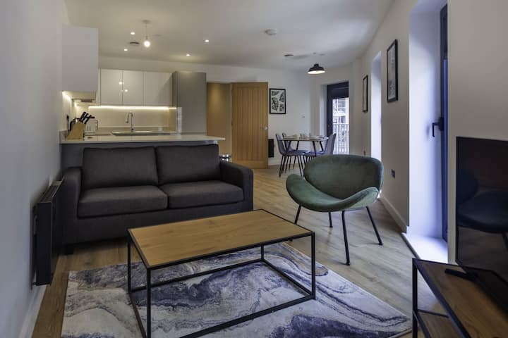 Large Balcony | 2br, 3 Storey Near Central Ashford - Kent