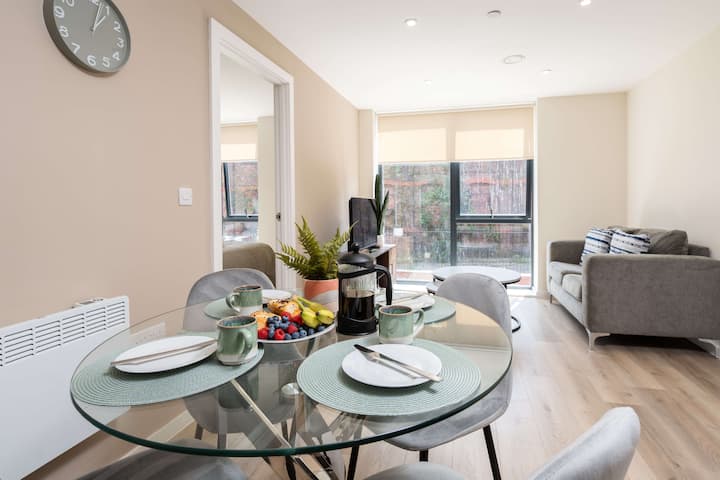 Liverpool City - 2 Bed 2 Bath Flat, Parking & Ev - Liverpool