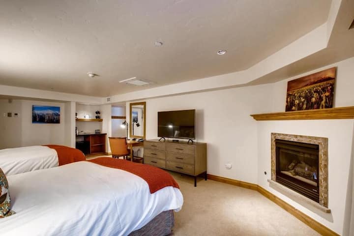 2 Scenic Suites Near Gondola Lift – Steps Away - Vail, CO