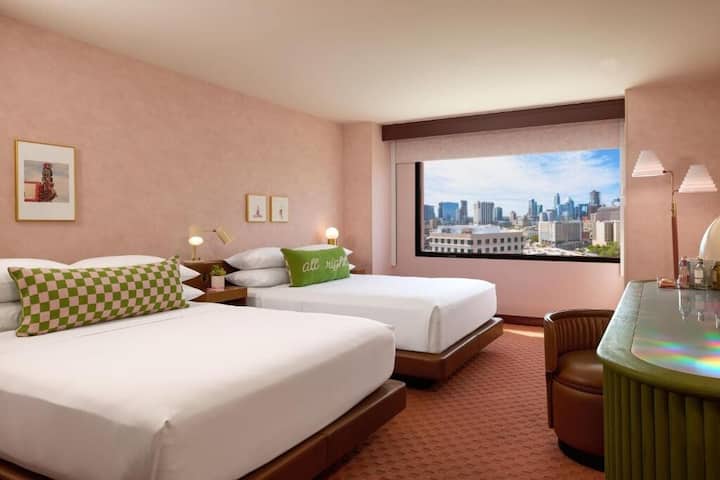 Chic Downtown Stay - Near Red River District - Austin, TX
