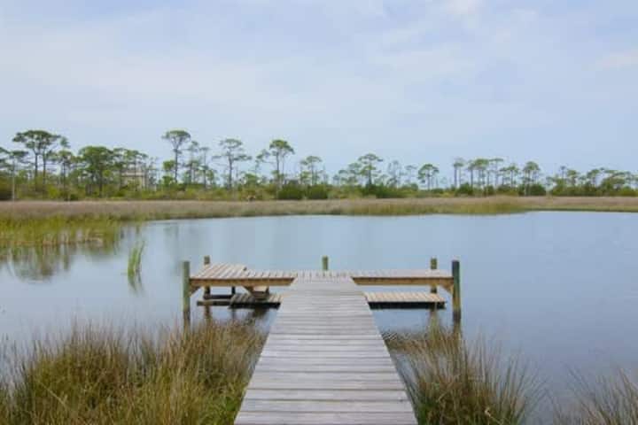 Canal- Bay Front Family Home 5-bedroom Sleeps 18 P - St. George Island, FL