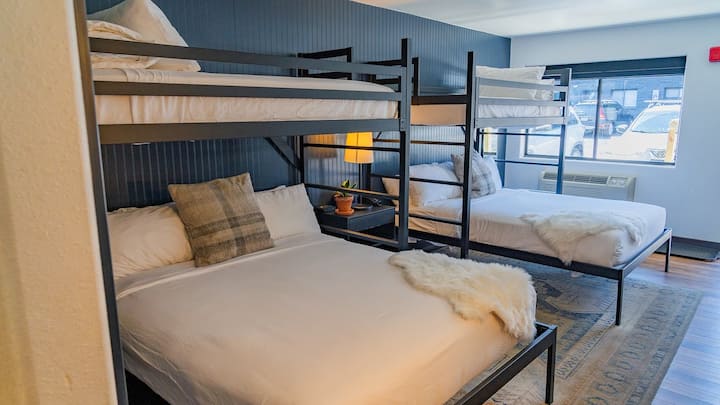 Double Queen + Bunks, Gravity Haus, Near Downtown - Winter Park, CO