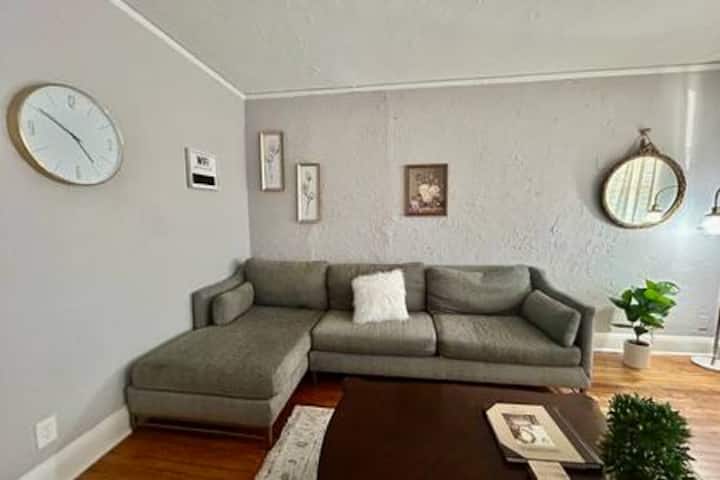 Pine Hills Stay 1 Bdr With Parking - Albany, NY