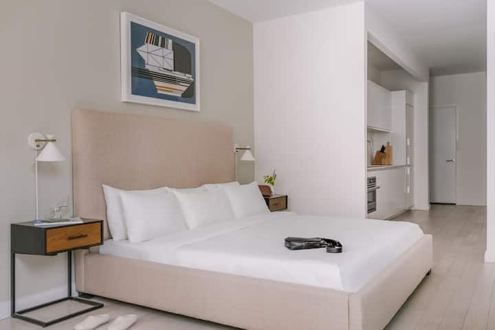 Sonder Battery Park | King Studio Apartment - New York City