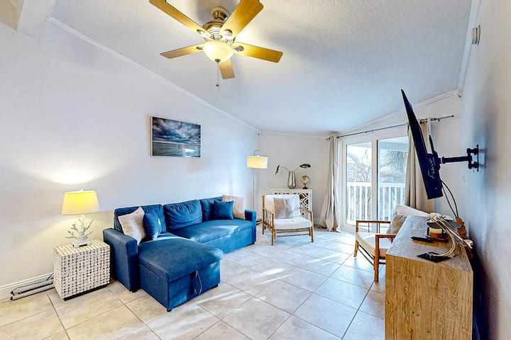Soundside Home | Beach Access - Gulf Breeze, FL