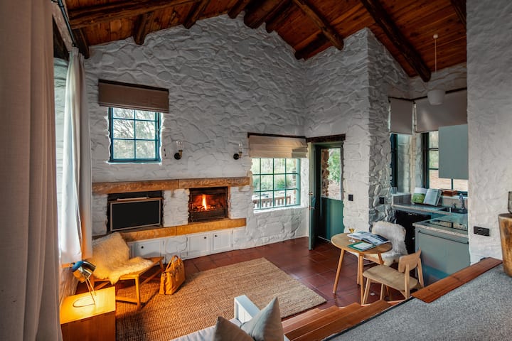 Secluded Garden Studio Cottage With Fireplace - Swansea, Australia