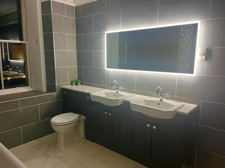 Superior King Suite - Lockerbie