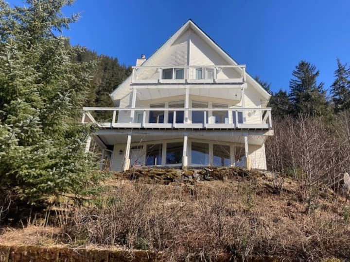 House On The Hill-near Downtown, King Beds, Views! - Eaglecrest Ski Area, AK