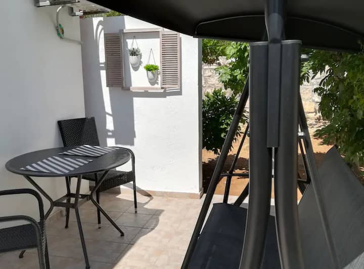 Cma-croatia Mediterranean Two-bedroom Apartment - Vis