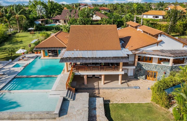 Massive Pool, Sleeps 24 Guests, Ocean Views - La Romana