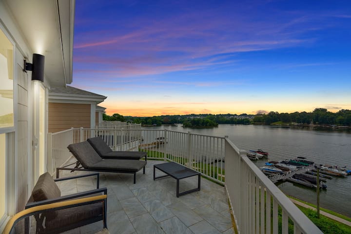 Hideaway Harbor By Socharm | Waterfront Condo - Mooresville, NC