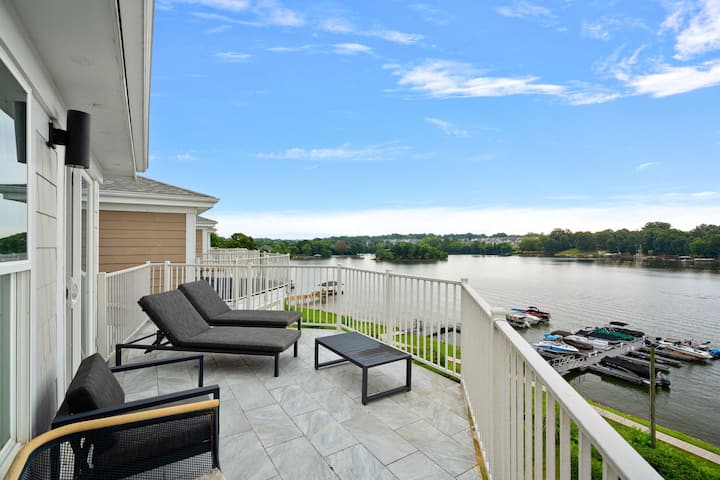 Hideaway Harbor By Socharm | Waterfront Condo - Mooresville, NC