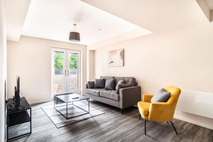 Bright & Stylish 2 Bed Apartment In Manchester - Chorlton-cum-Hardy - Manchester