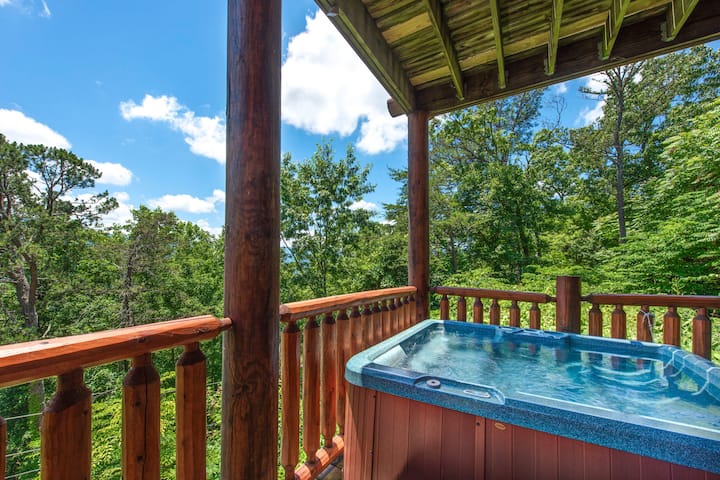 Papa Bear's Cabin – 8br With Stunning Mt. Leconte - Gatlinburg, TN