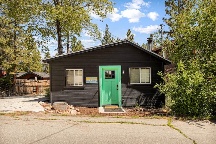 Into The Woods Bungalow - Romantic Vacation! - Big Bear Lake, CA