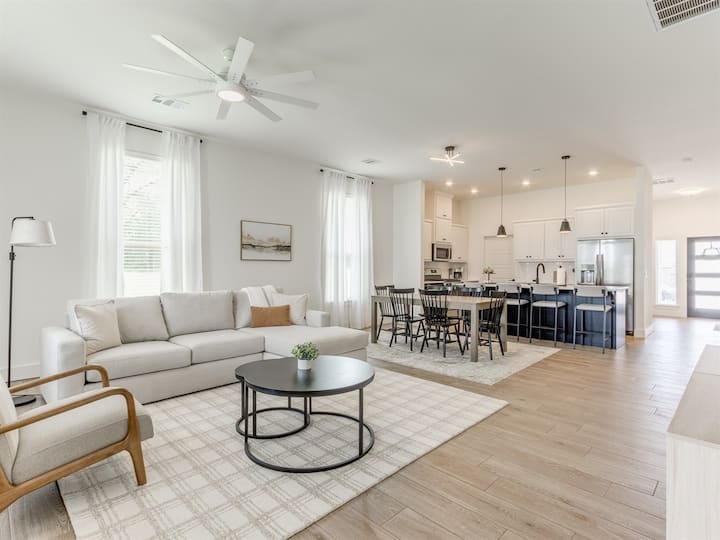 Spacious 3-bed, 2-bath Retreat In Norman! - Norman, OK